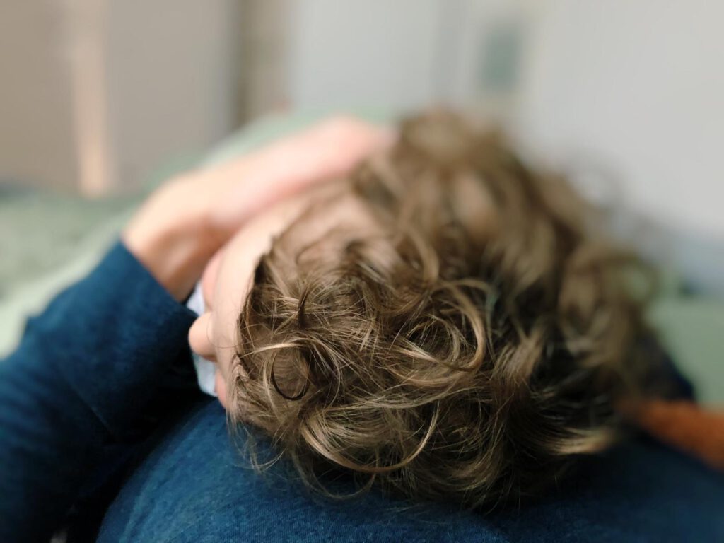 Dein Kind weint: Diese Sätze trösten wirklich - A Peaceful Mom